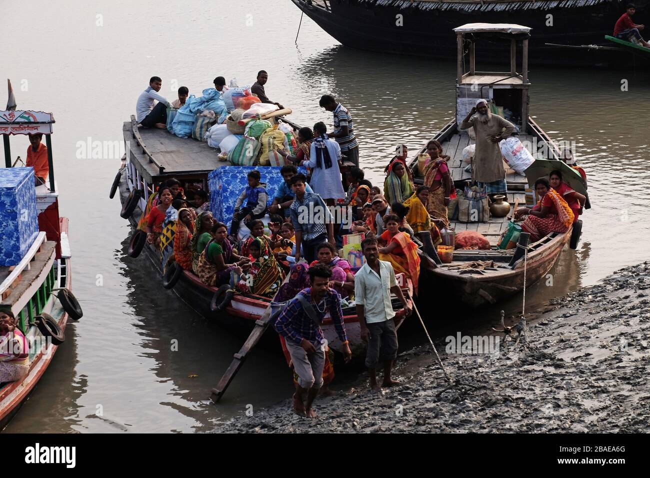 Water transport india hi-res stock photography and images - Alamy