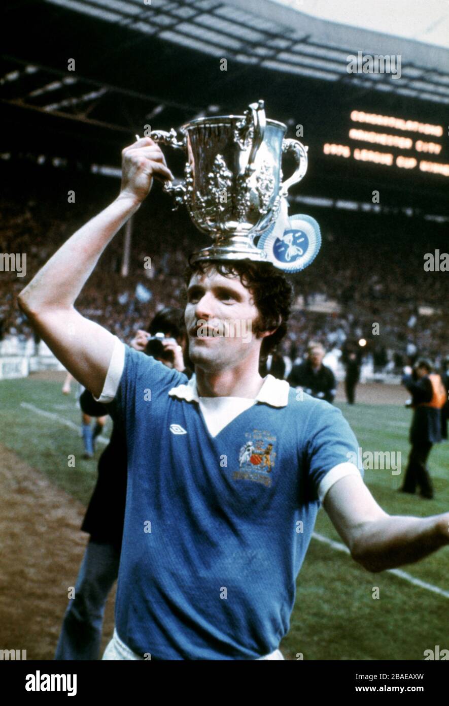 Manchester City's Mike Doyle celebrates with the League Cup Stock Photo ...