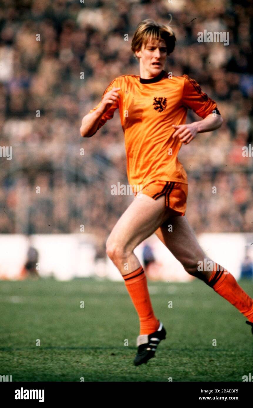 Full length stock football holland hi-res stock photography and images ...