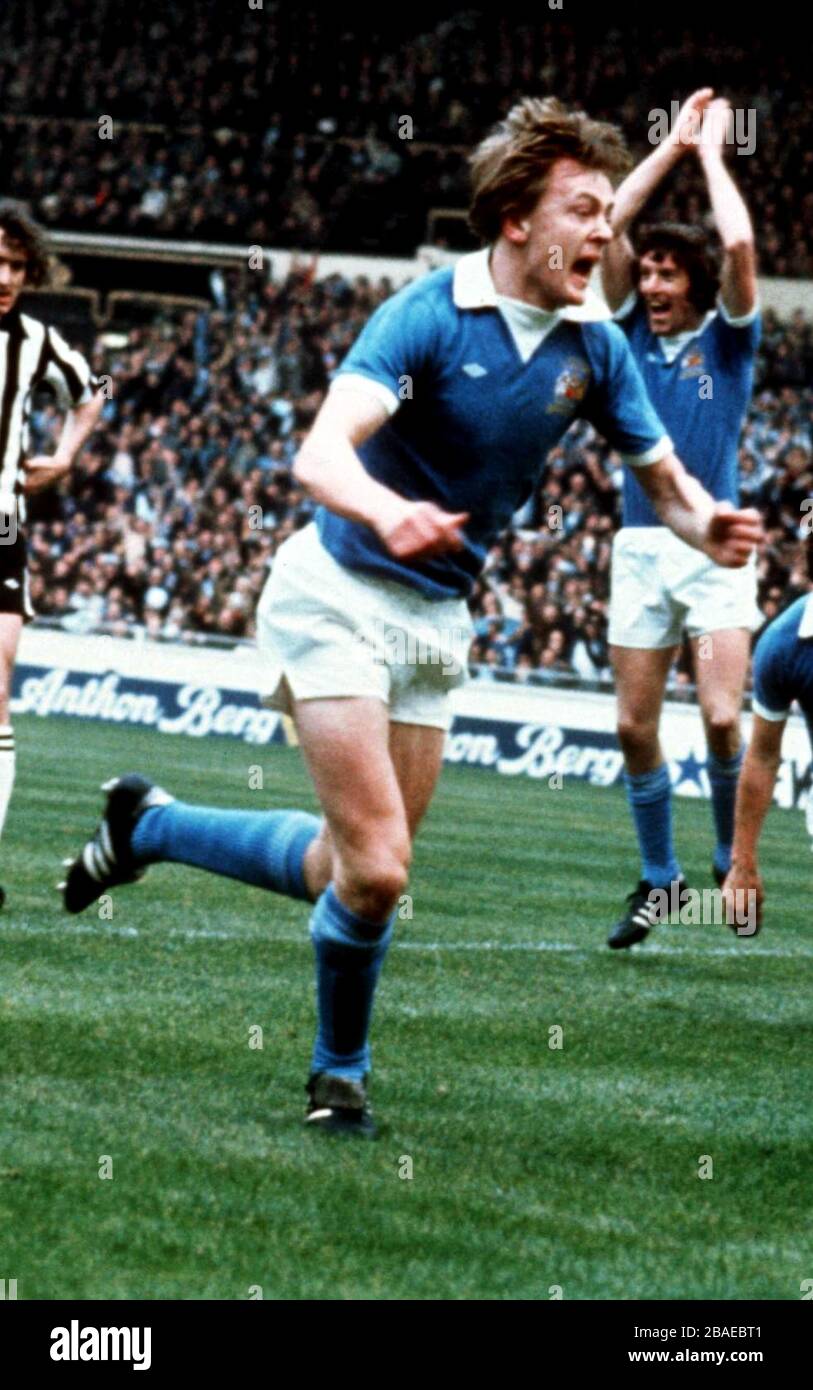 Manchester City's Peter Barnes celebrates after scoring Stock Photo - Alamy