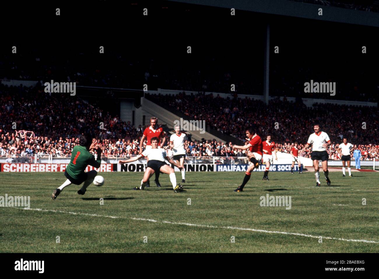 Manchester United's Stuart Pearson (second r) scores past Liverpool ...
