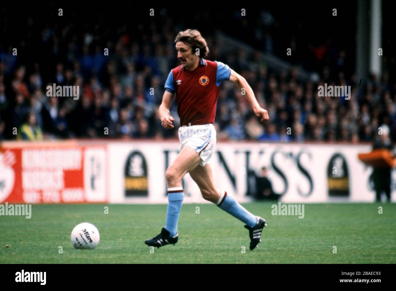 Des Bremner, Aston Villa Stock Photo - Alamy
