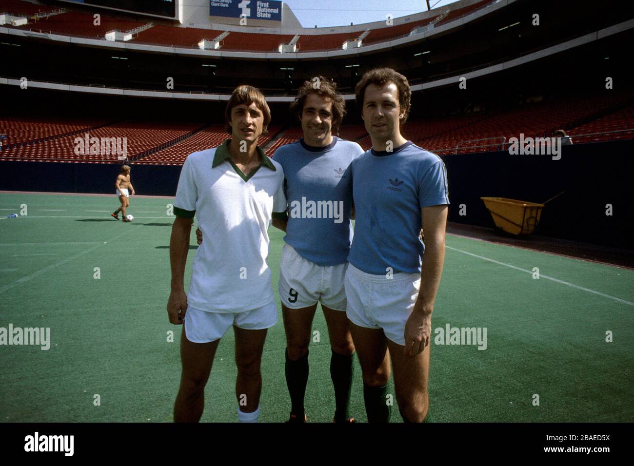 (l-r) New York Cosmos players Johan Cruyff, Giorgio Chinaglia and Franz ...