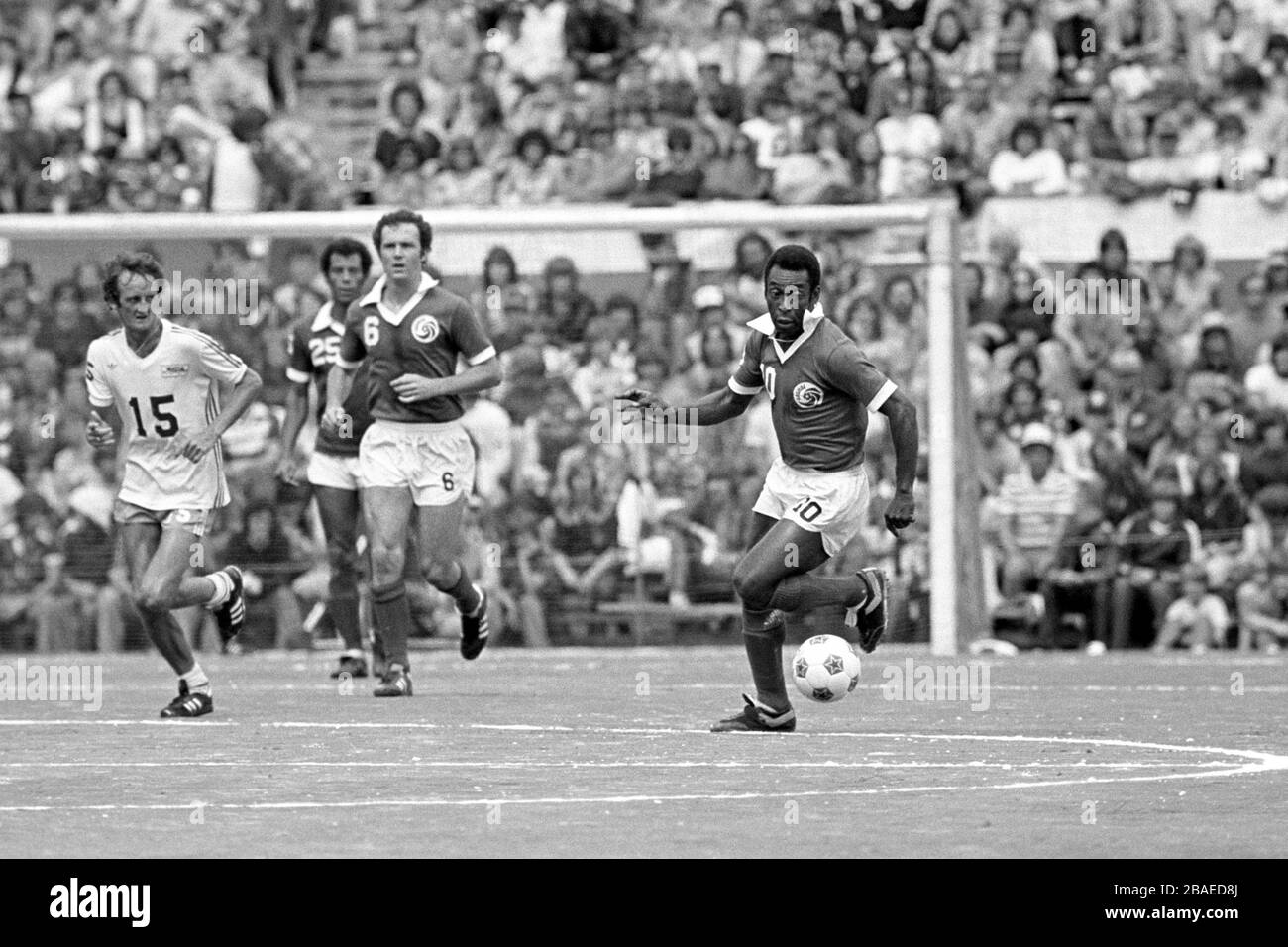 New York Cosmos' Pele takes the ball as team-mates Franz Beckenbauer ...