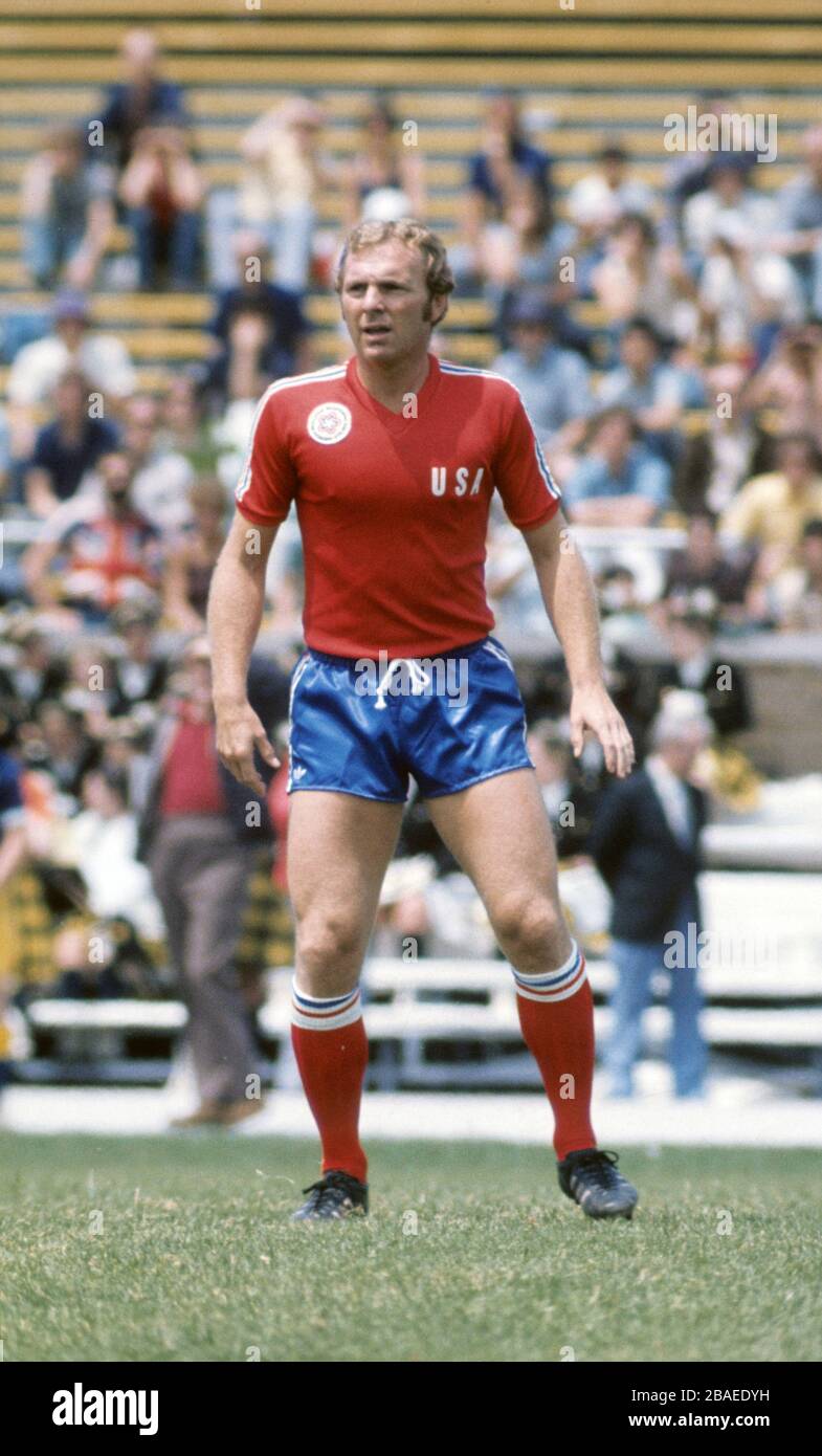 Bobby moore hi-res stock photography and images - Alamy