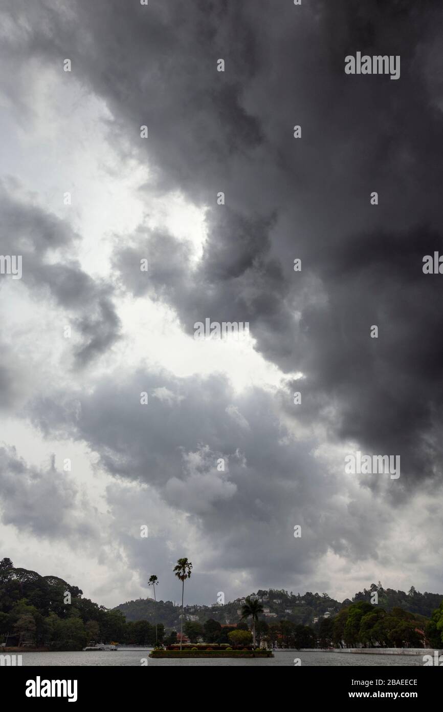 Kandy lake hi-res stock photography and images - Alamy