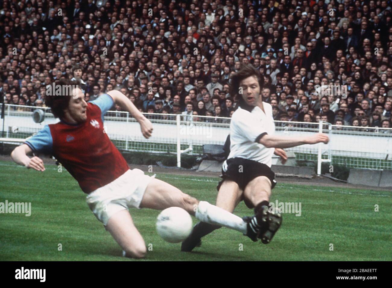1975 fa cup final west ham hi-res stock photography and images - Alamy
