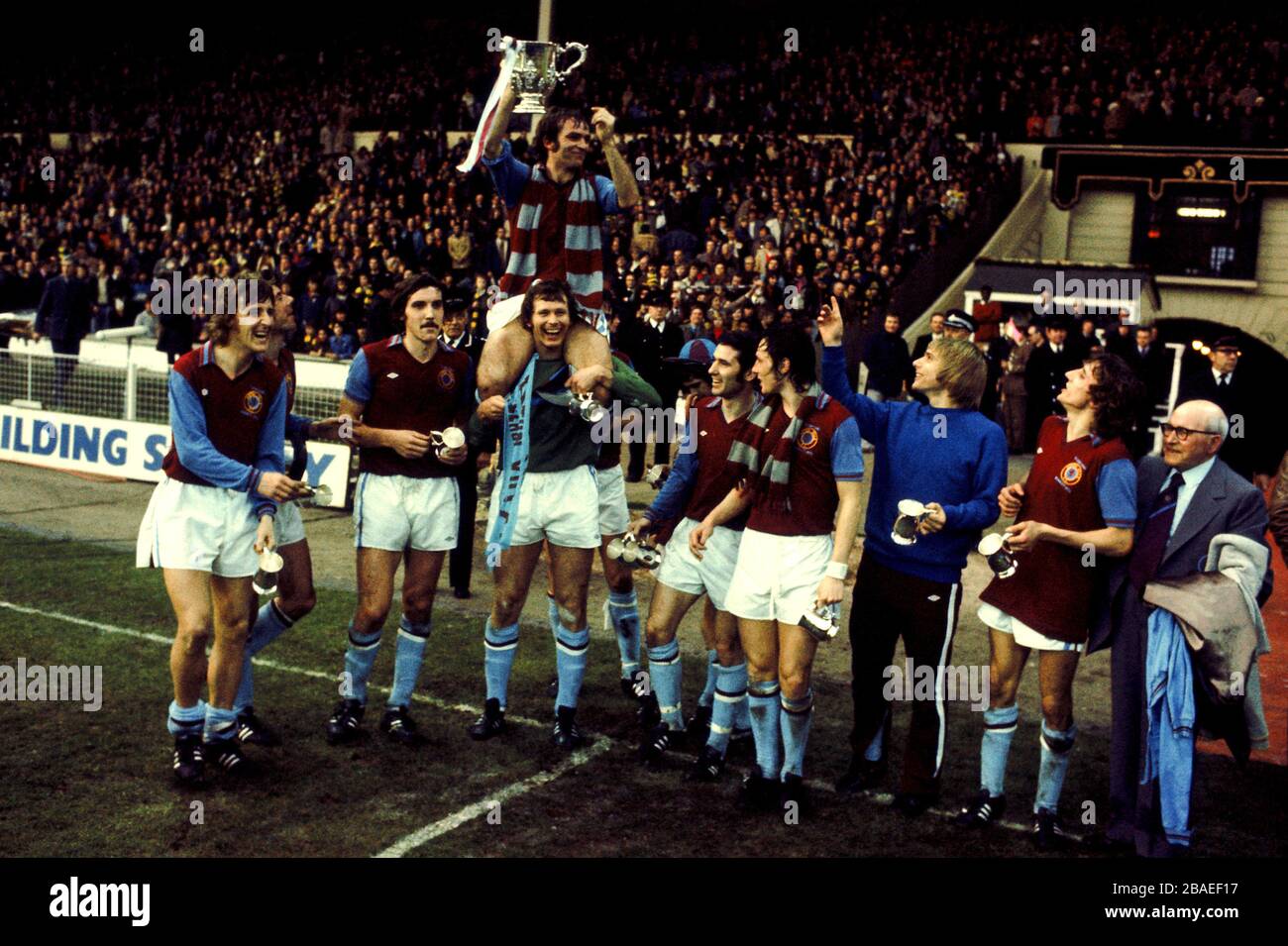 Aston Villa Team L-R:Ian Hamilton,Keith Leonard,Jim Cumbes,Ian Ross ...