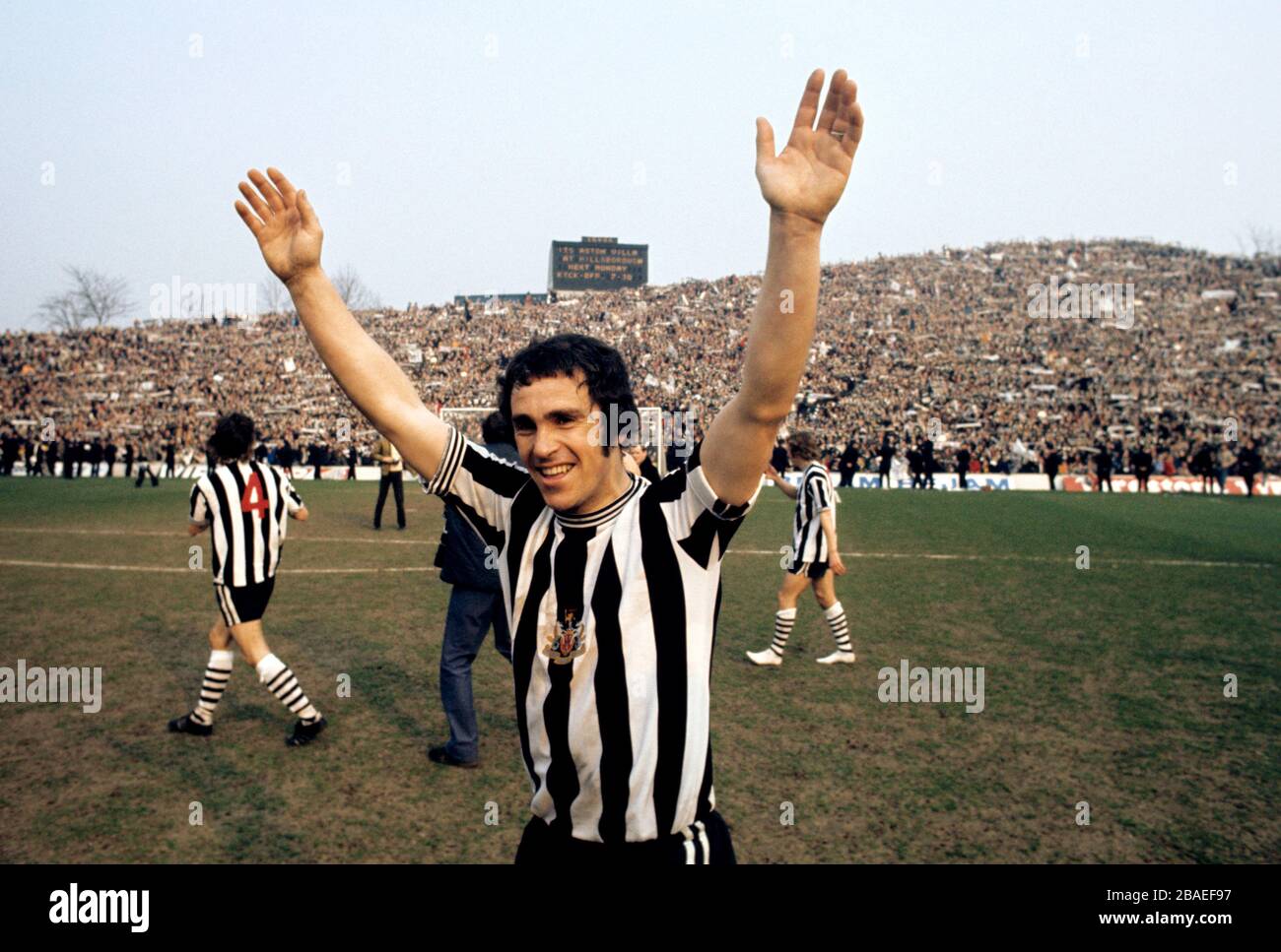 Newcastle United's Bobby Moncur celebrates reaching Wembley Stock Photo ...