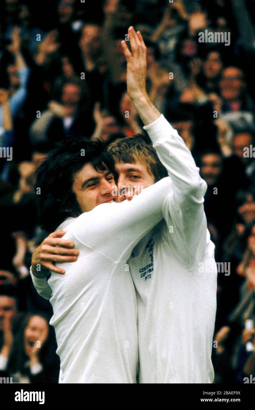 Leeds United's Peter Lorimer (left) and Allan Clarke (right) celebrate ...