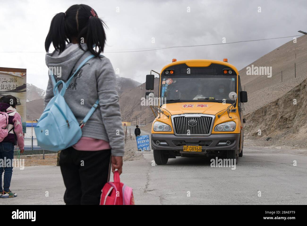 School bus pick up students hi-res stock photography and images - Alamy