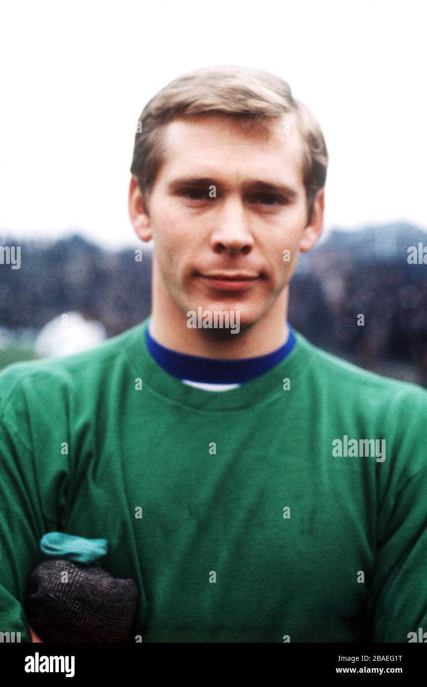 Jim Cumbes, Aston Villa goalkeeper Stock Photo - Alamy