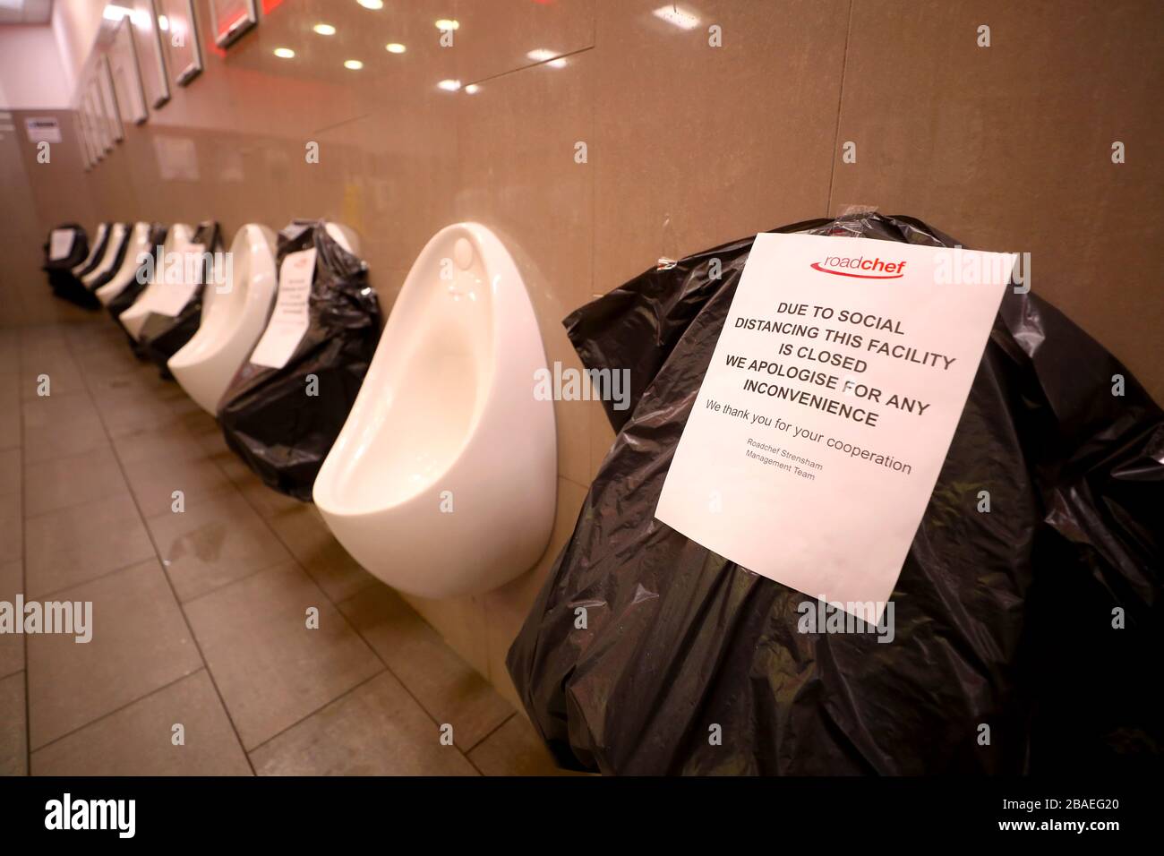 The Men's toilet facilities at the Strensham Services on the M5 ...