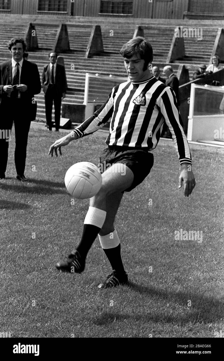 Newcastle United's Malcolm MacDonald juggles the ball Stock Photo - Alamy