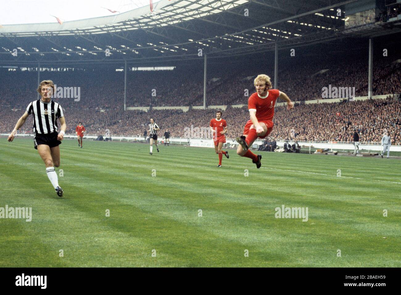 Liverpool's Alec Lindsay (r) fires a cross past Newcastle United's Pat ...