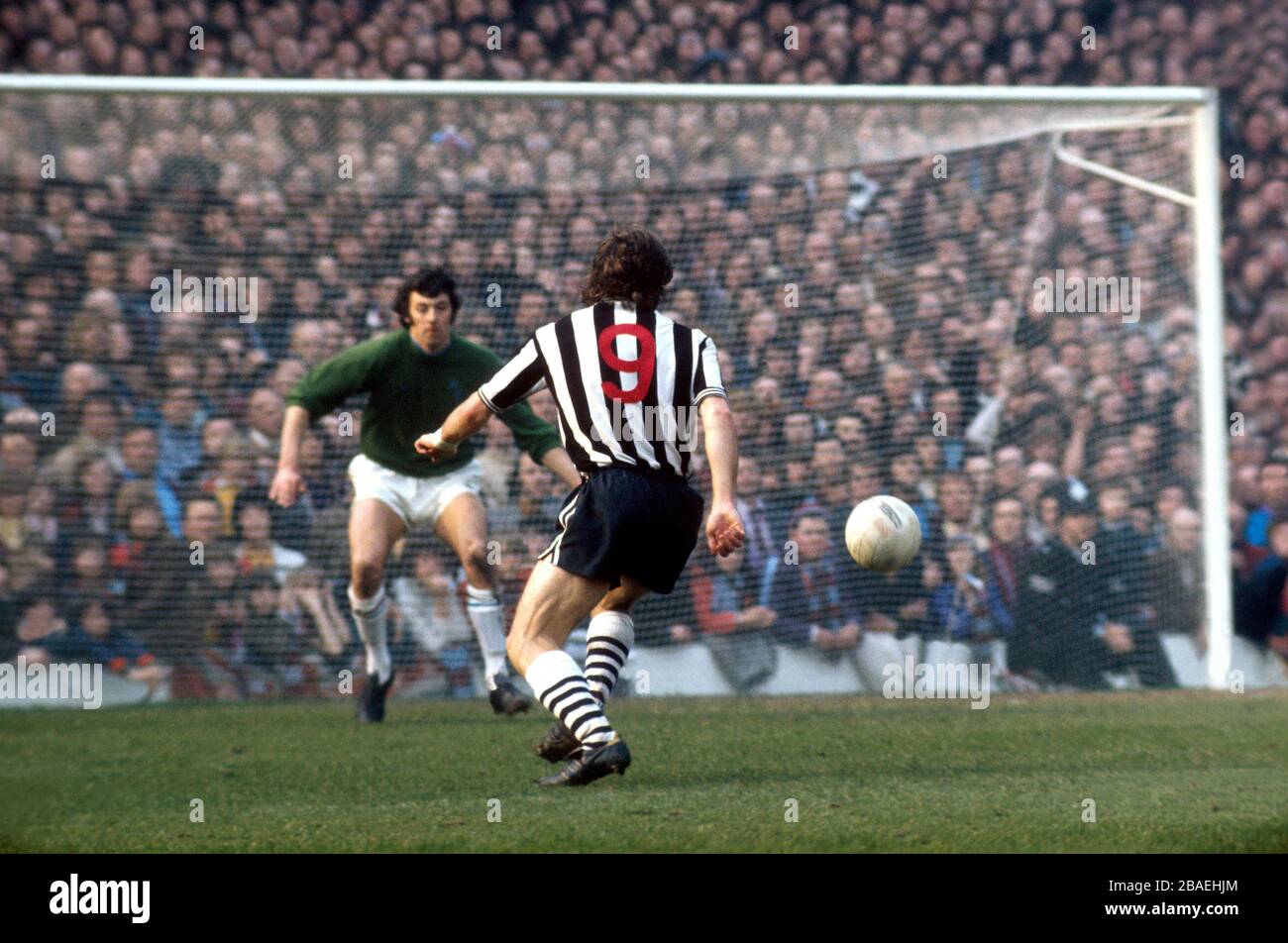 Newcastle United's Malcolm MacDonald (r) prepares to lash the ball past ...