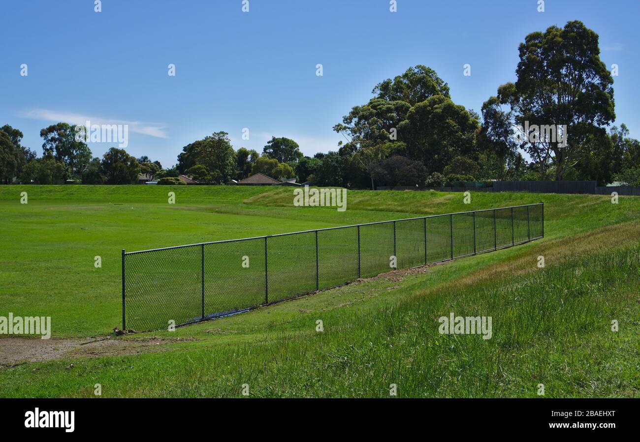 Black metal fence hi-res stock photography and images - Alamy