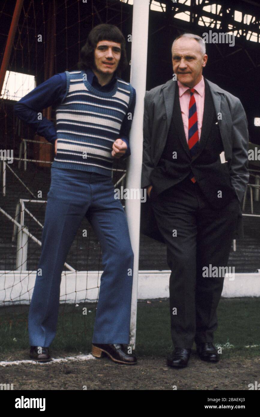 Liverpool Manager, Bill Shankly, with new signing Kevin Keegan Stock ...