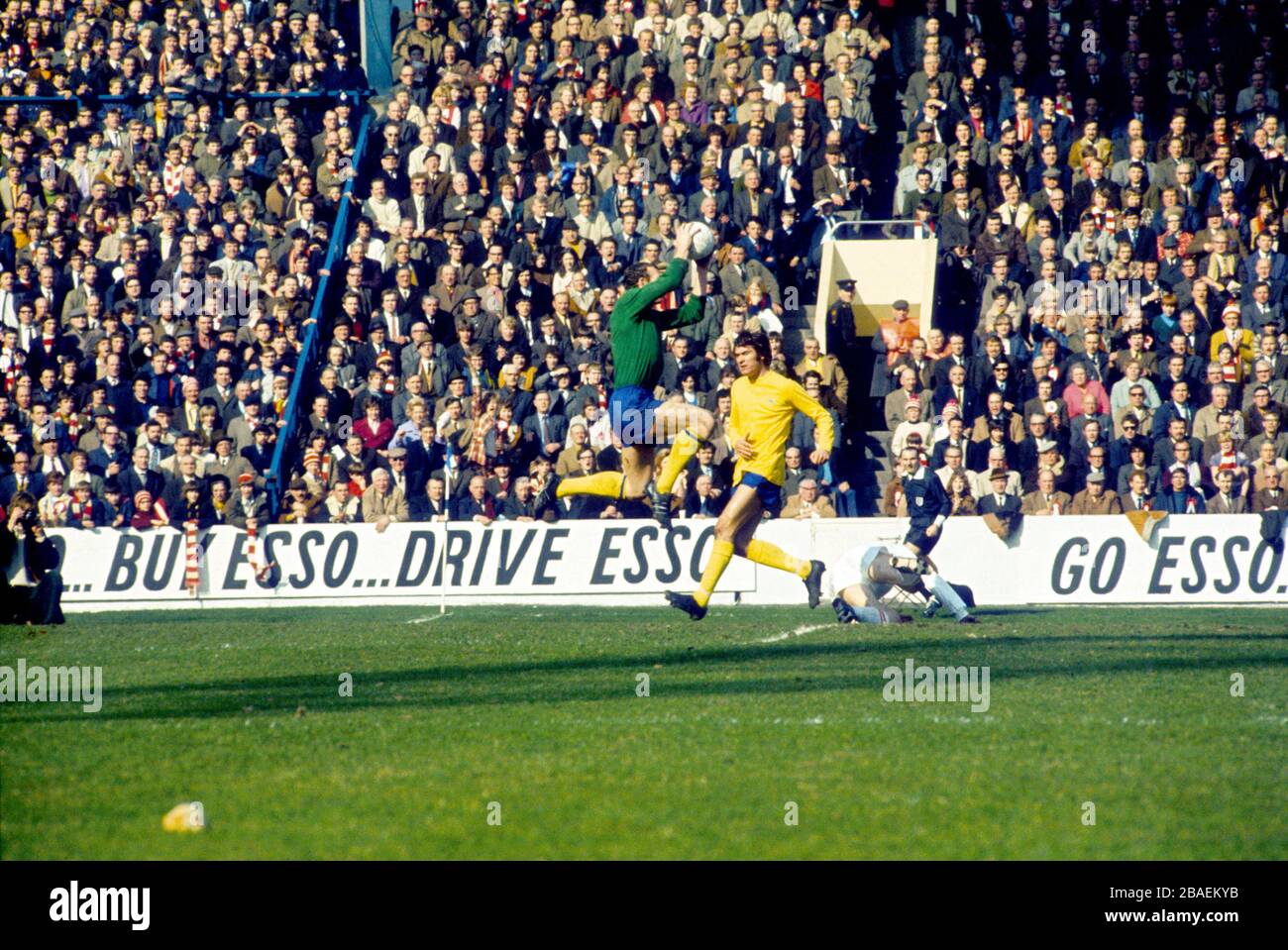 Arsenal goalkeeper Bob Wilson in action Stock Photo - Alamy