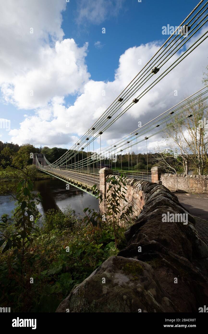 Iron chain suspension bridge hi-res stock photography and images - Alamy