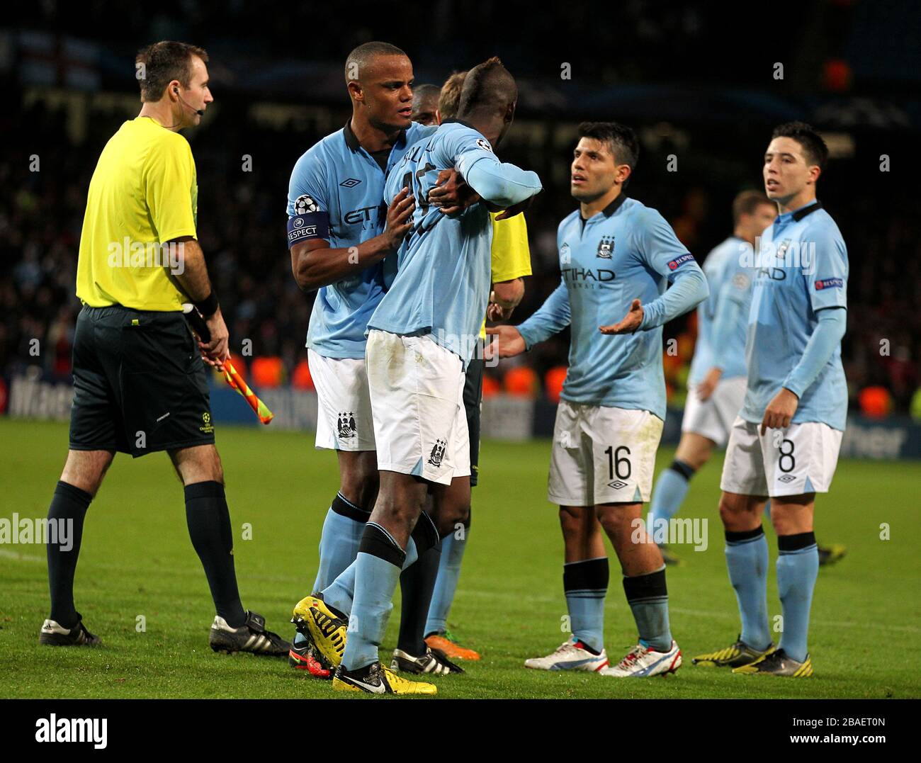 Manchester City's Mario Balotelli (centre) and his team-mates appeal to ...
