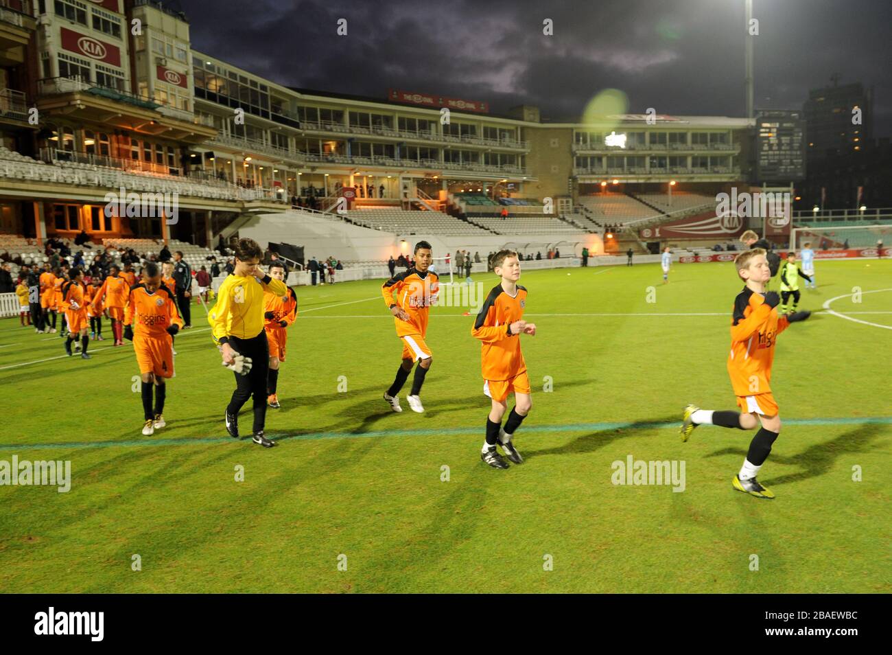 Teams run hi-res stock photography and images - Alamy