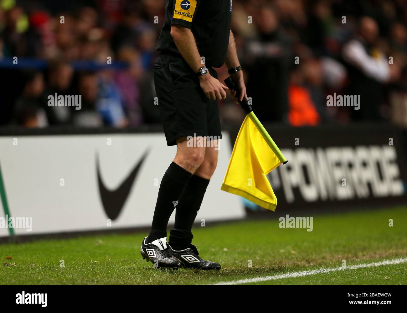 Assistant referee linesman hi-res stock photography and images - Alamy