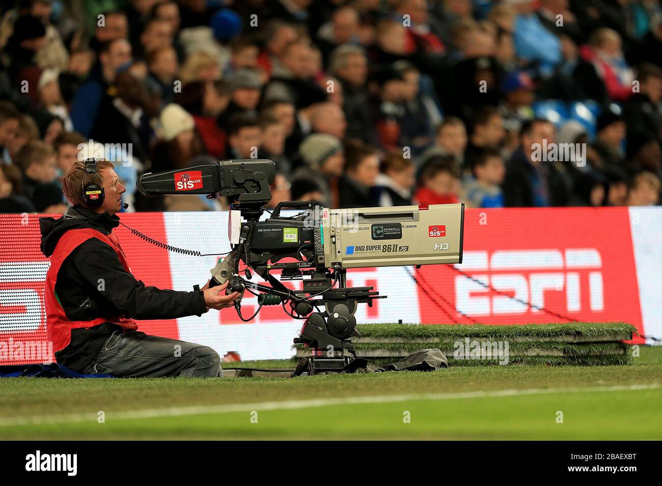 An espn television cameraman at work pitch side Stock Photo - Alamy