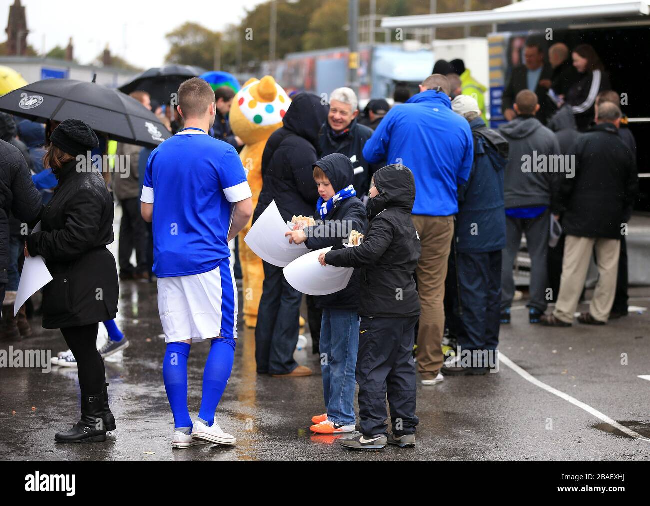 Roadshow hi-res stock photography and images - Alamy