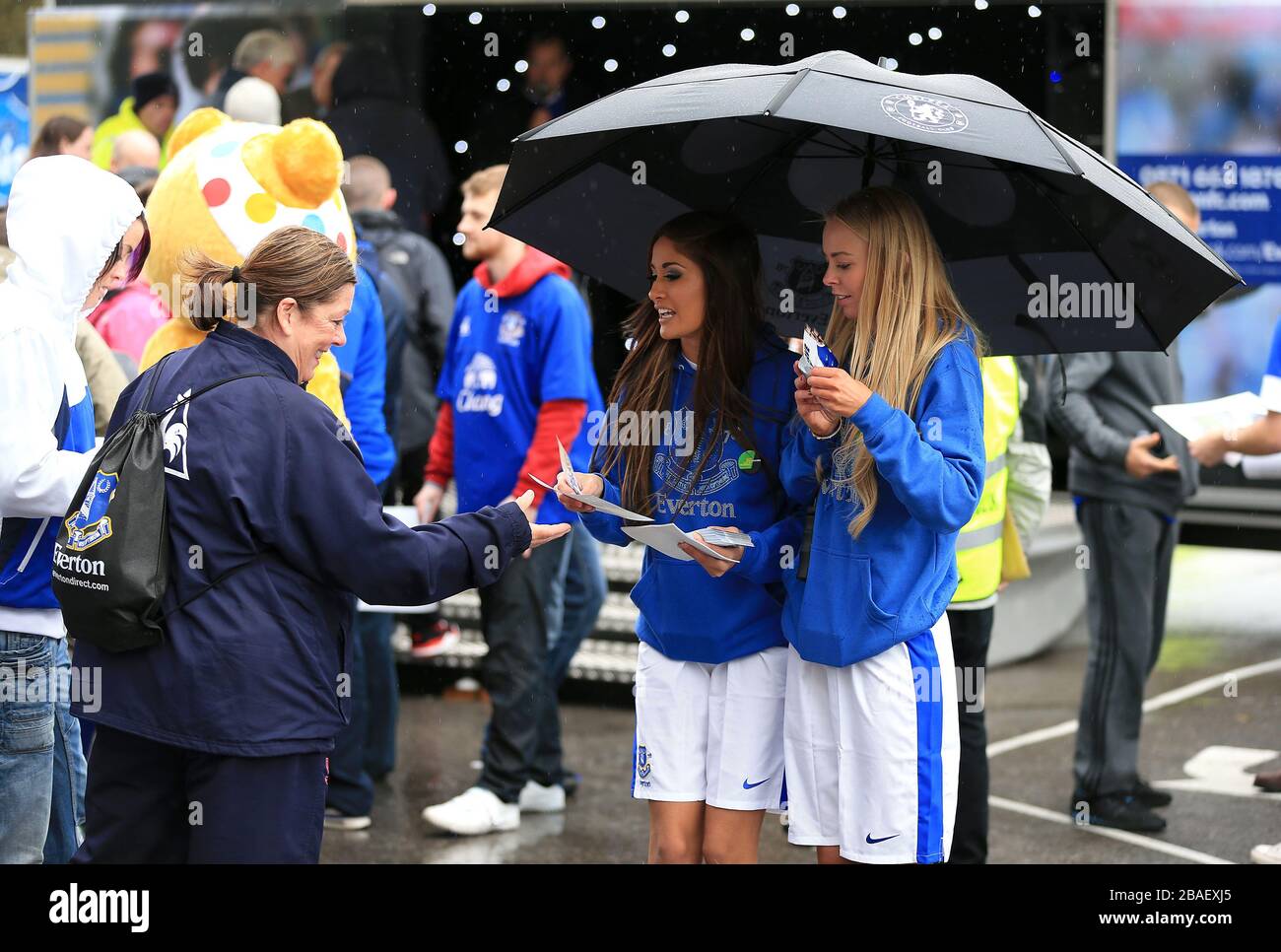 Roadshow hi-res stock photography and images - Alamy