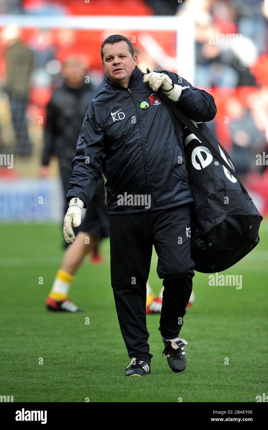 Leyton orient goalkeeping coach hi-res stock photography and images - Alamy