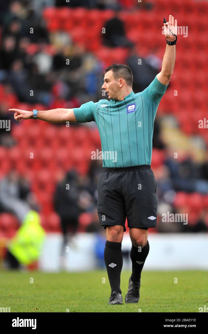 Referee Tim Robinson Stock Photo - Alamy