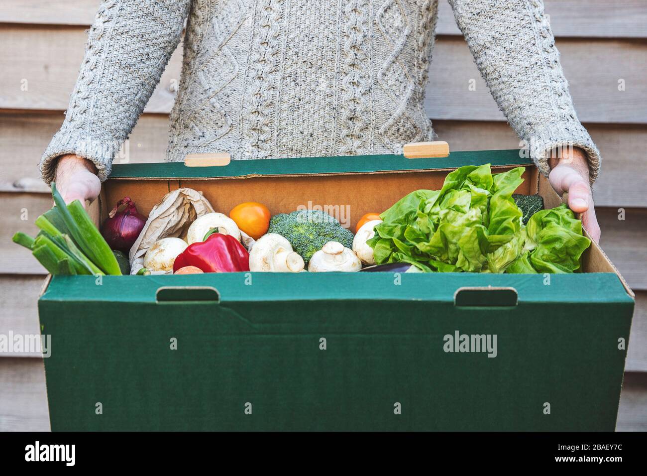 Supermarket home delivery basket hi-res stock photography and images ...