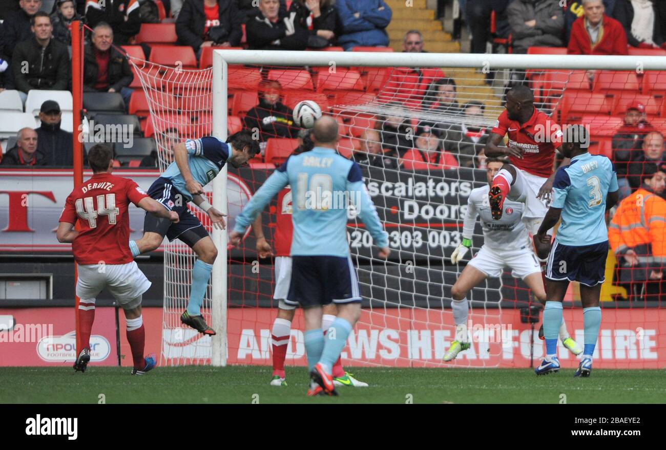 Middlesbrough's Jonathan Woodgate (2nd left) scores his side's first ...