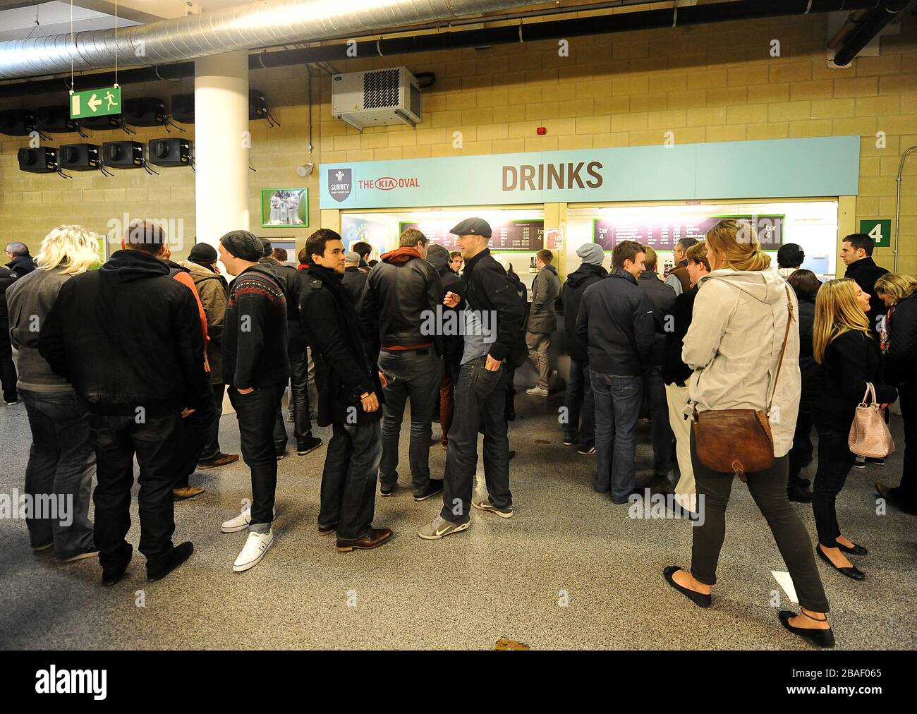 Queue sport hi-res stock photography and images - Alamy