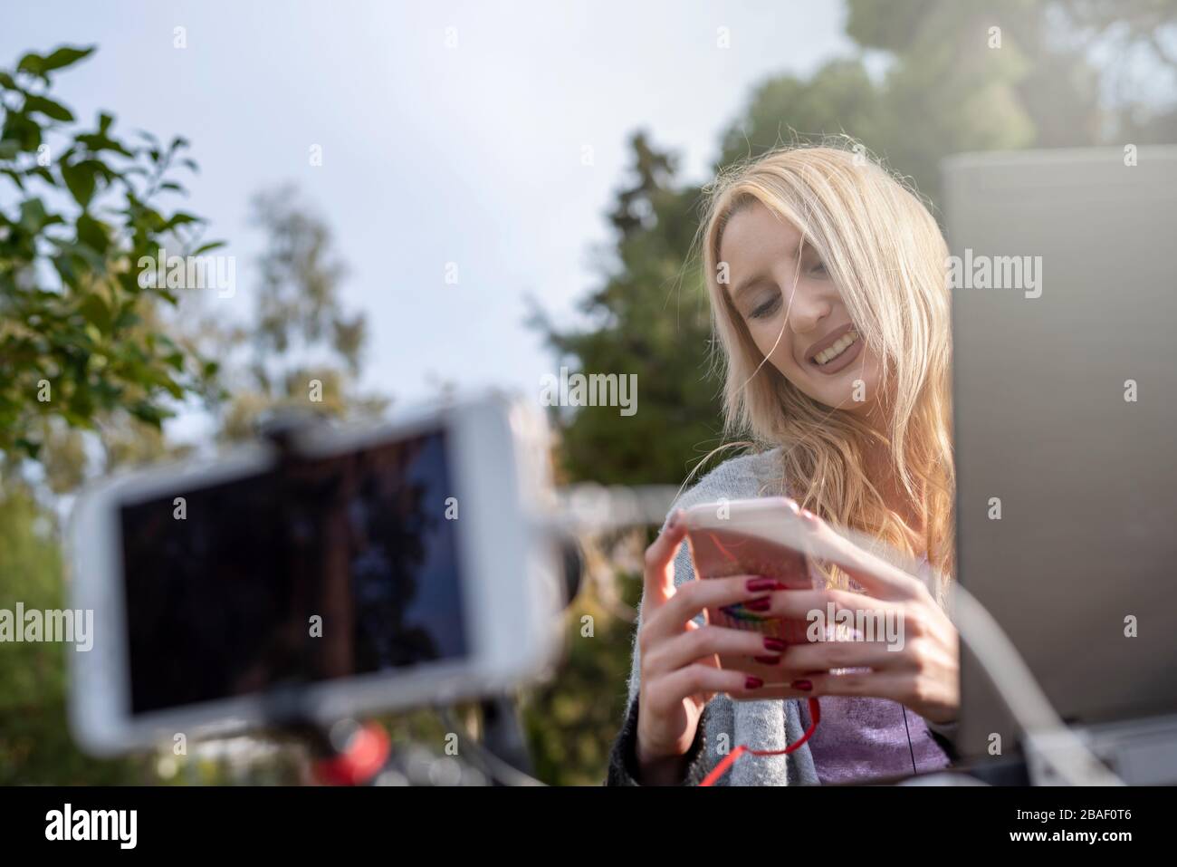 Youtubers hi-res stock photography and images - Alamy