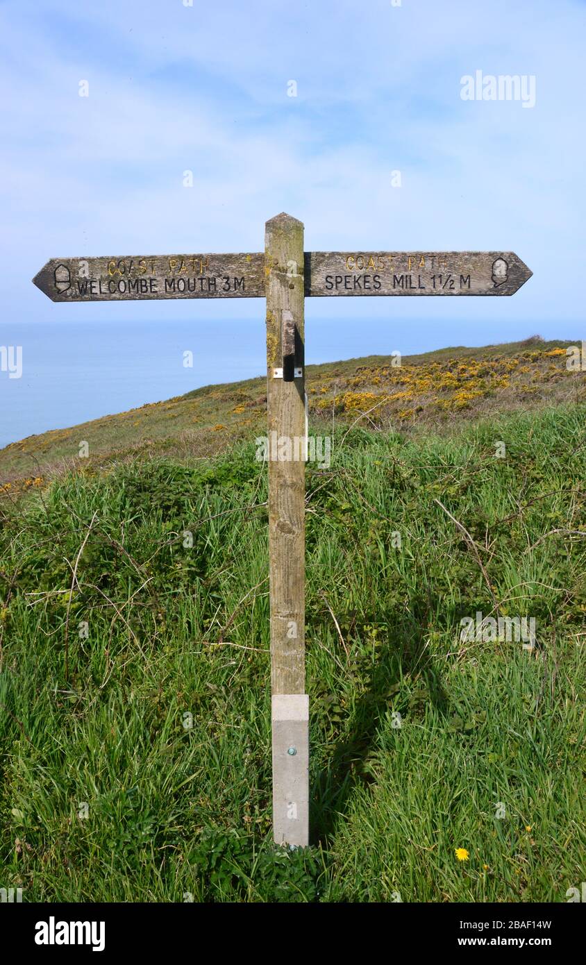 Finger post welcome sign hi-res stock photography and images - Alamy