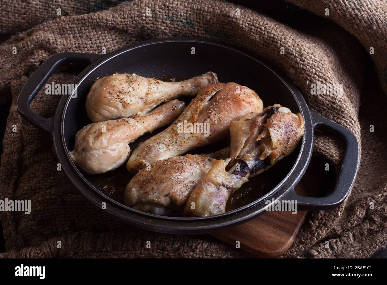 Five baked chicken legs hi-res stock photography and images - Alamy