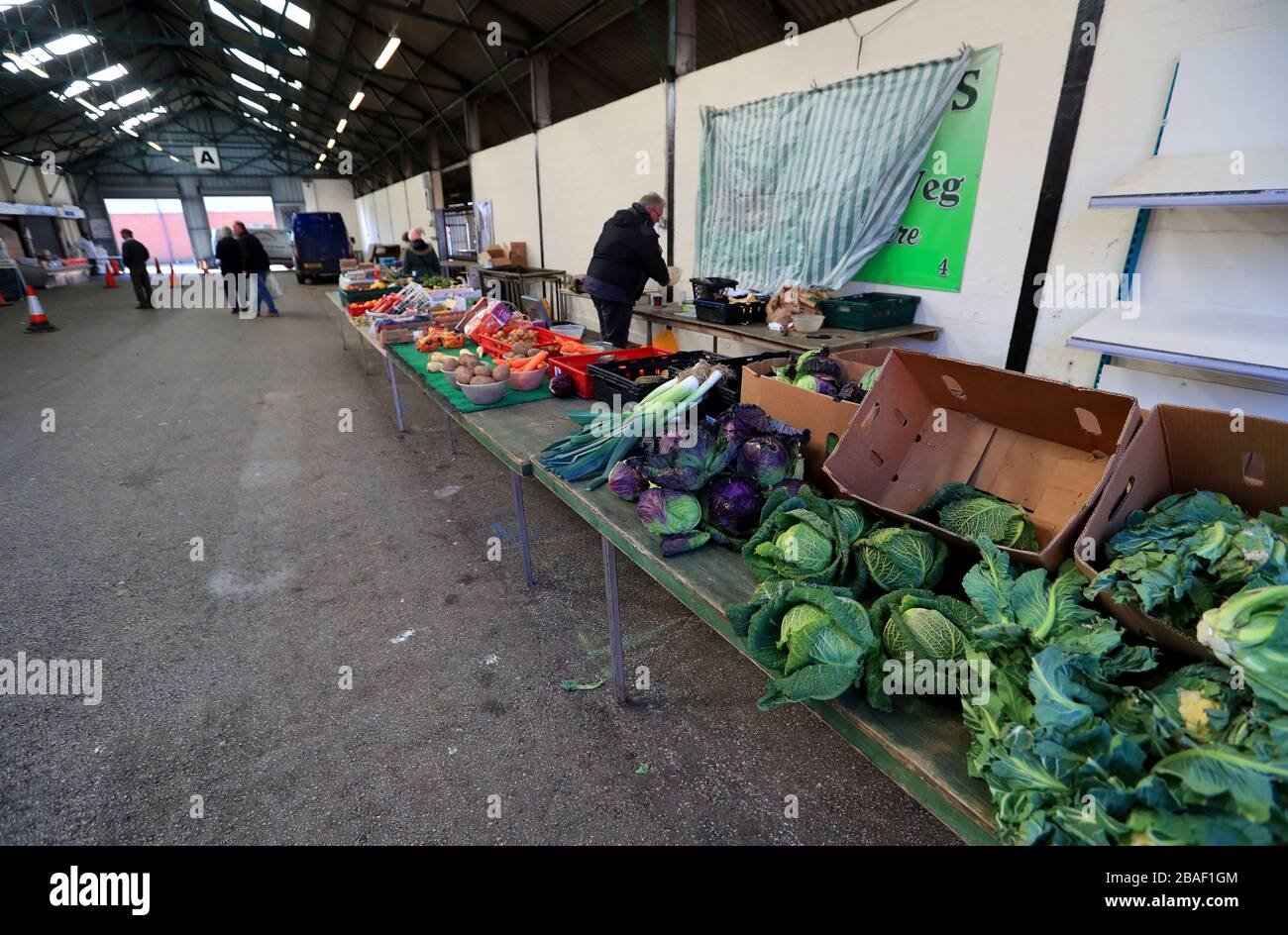 A mostly empty farmers market hi-res stock photography and images - Alamy