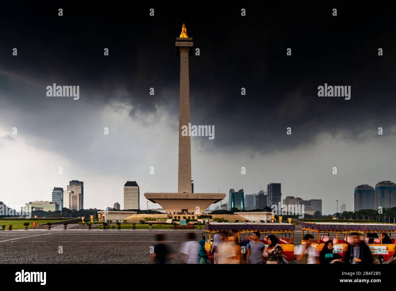 National monument merdeka square hi-res stock photography and images ...