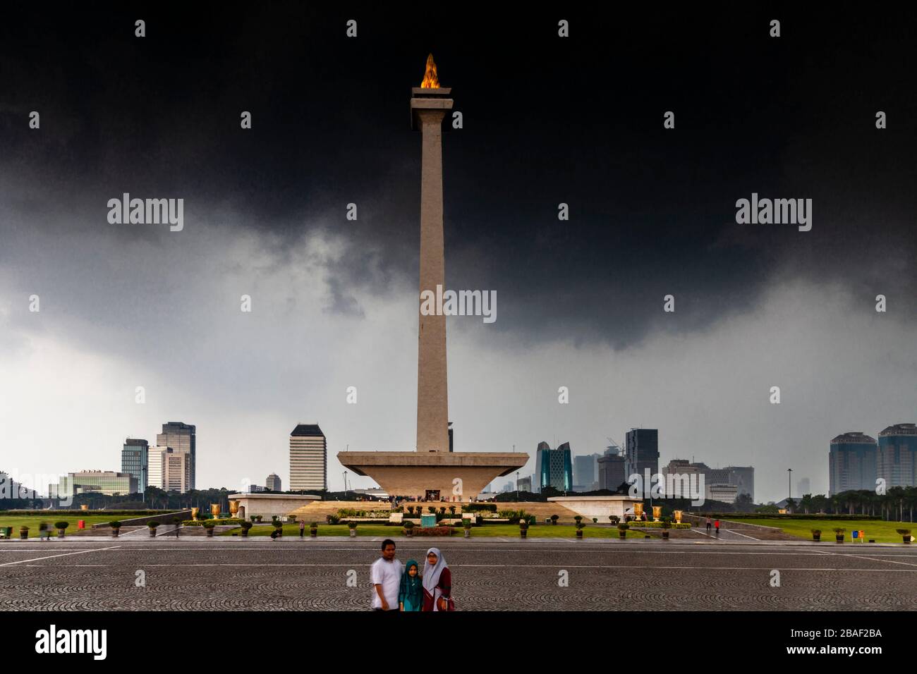 National monument merdeka square hi-res stock photography and images ...