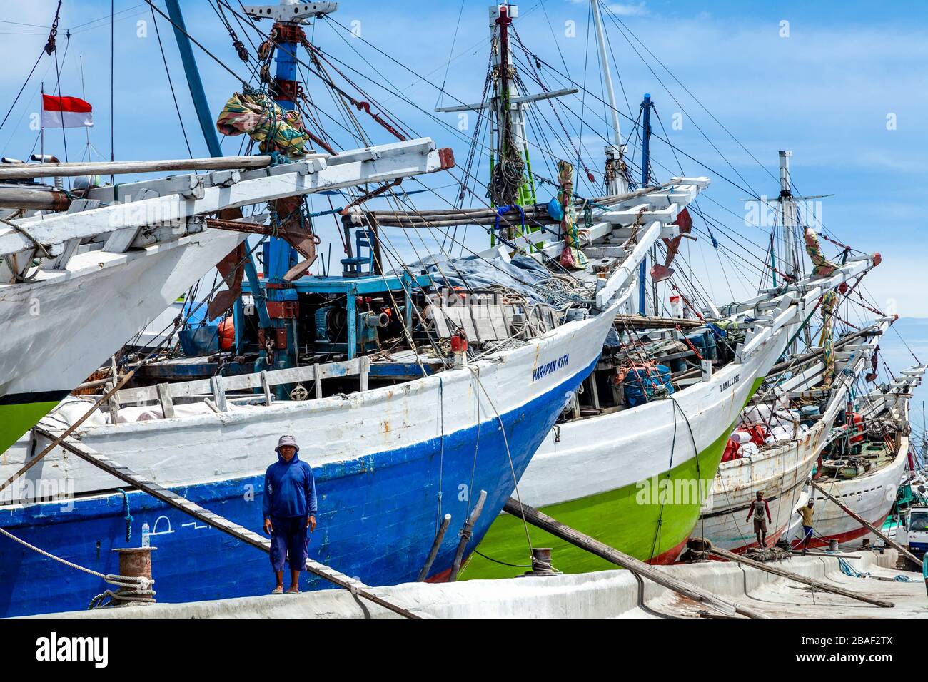 Traditional Wooden Sailing Ships (Pinisi) At Sunda Kelapa Old Port ...