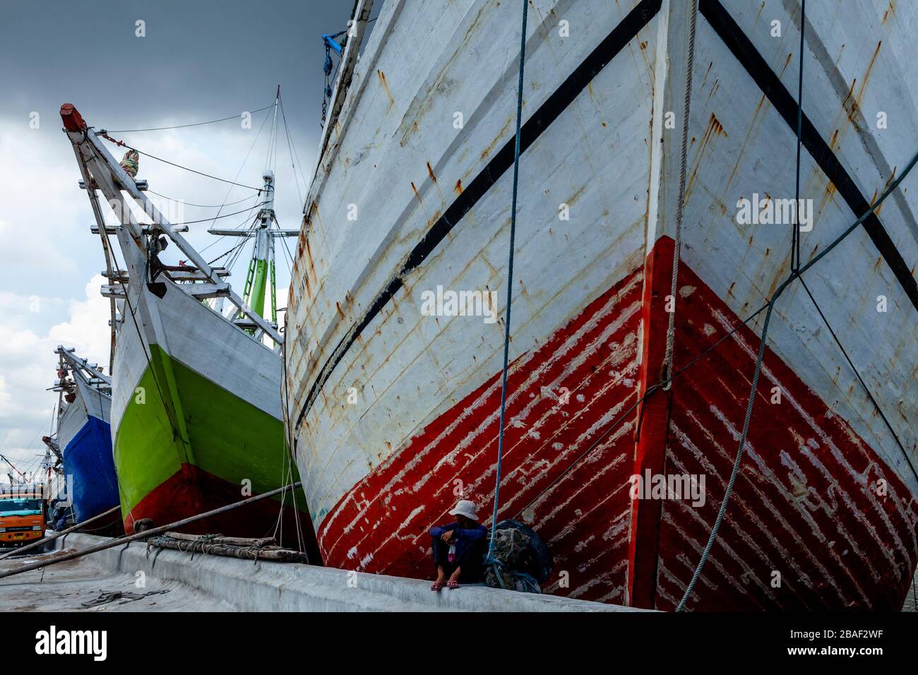 Traditional Wooden Sailing Ships (Pinisi) At Sunda Kelapa Old Port ...