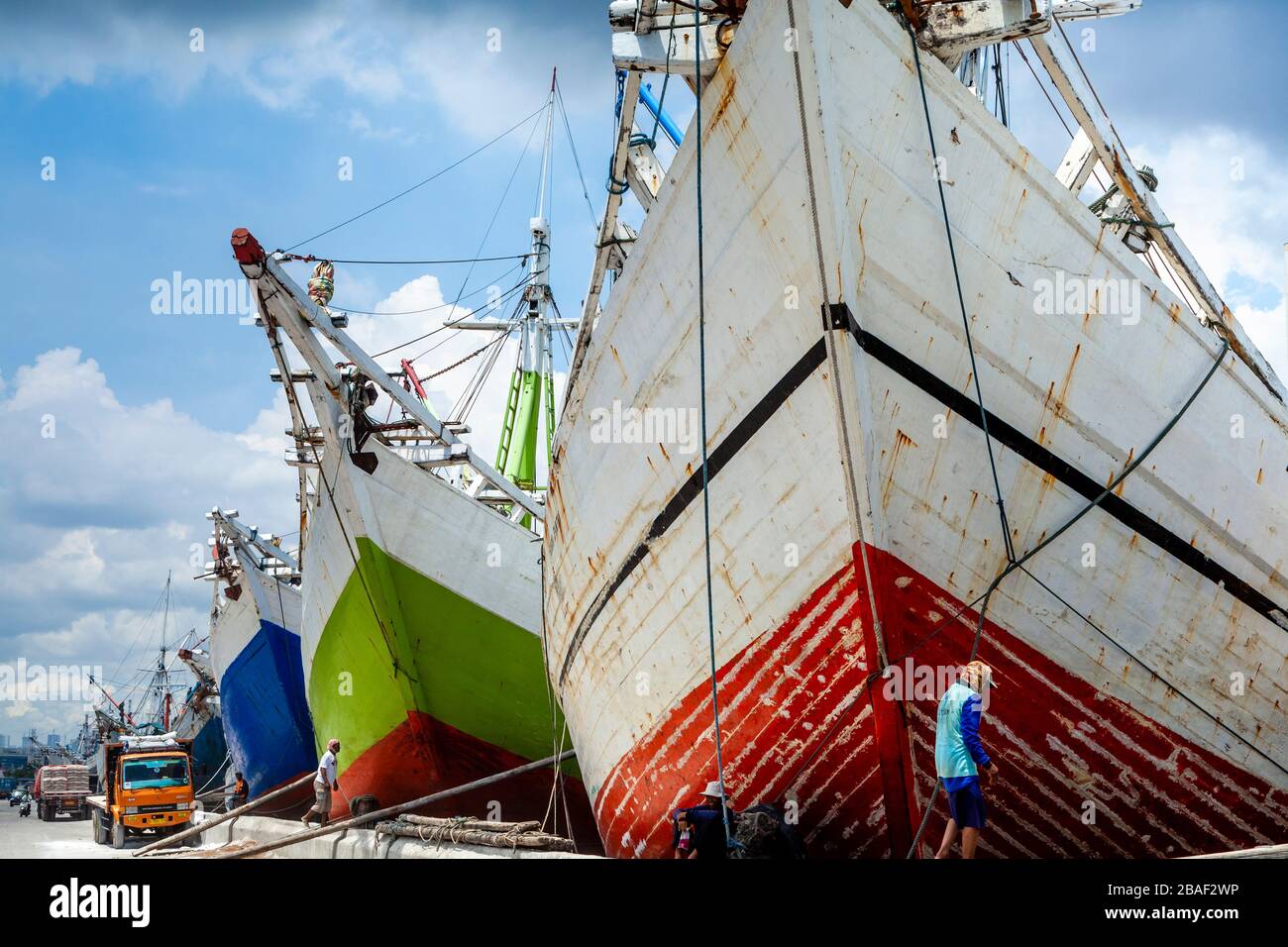 Traditional Wooden Sailing Ships (Pinisi) At Sunda Kelapa Old Port ...