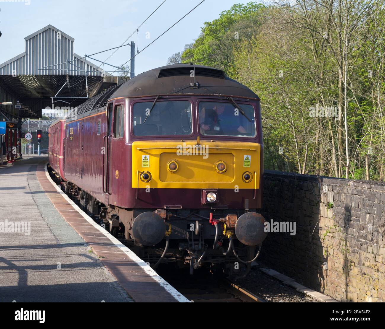 West Coast Railway class 47 locomotive 47826 at Oxenholme The Lake ...