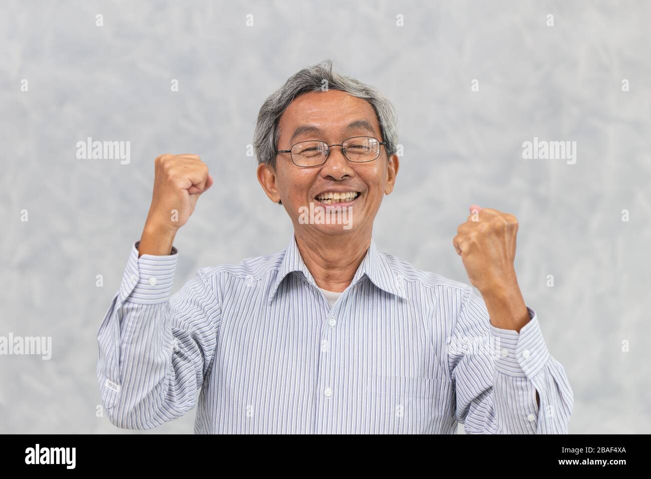 Chinese elderly greeting hi-res stock photography and images - Alamy