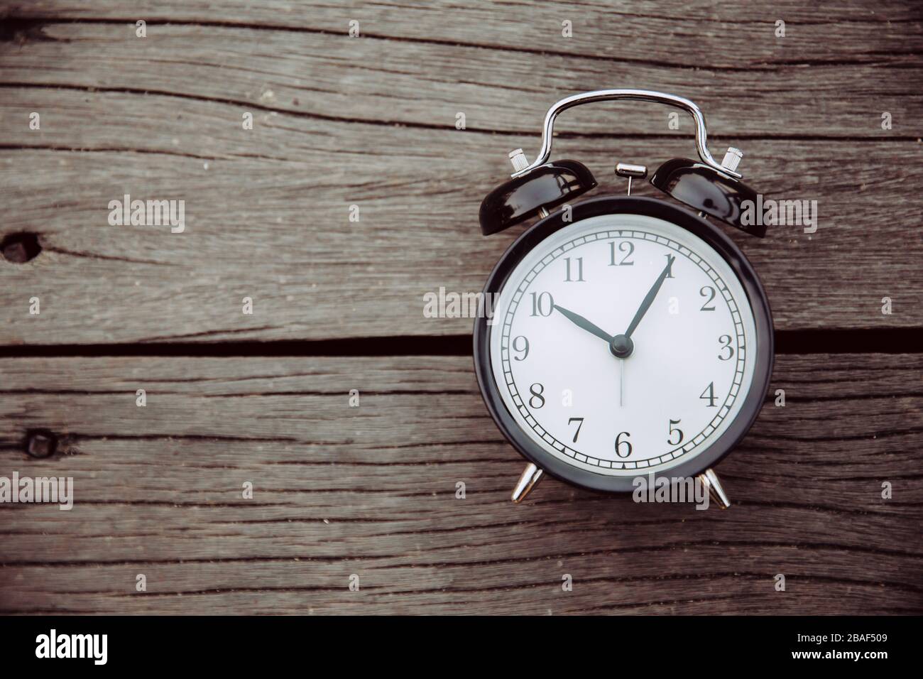 Analog clock hi-res stock photography and images - Alamy