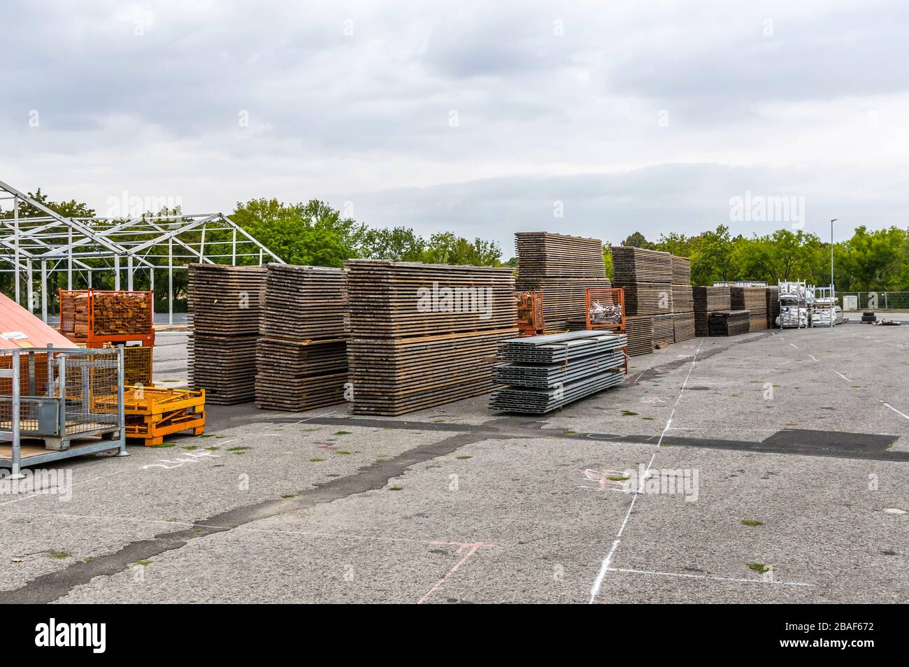 Exhibition stand construction hi-res stock photography and images - Alamy