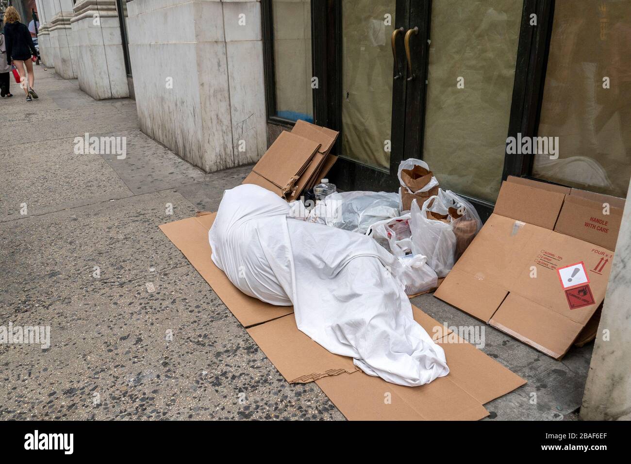 Homeless in new york city hi-res stock photography and images - Alamy