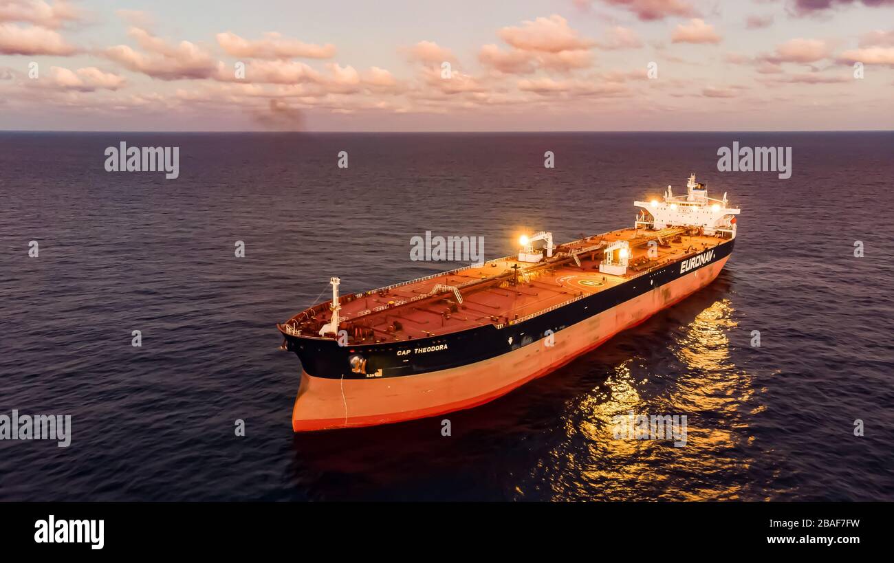 Oil tanker in the ocean Stock Photo - Alamy